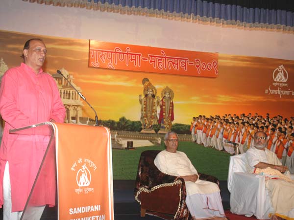 Shri Hari sets out for an enchanting boating experience during the ...